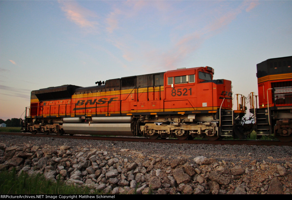 BNSF 8521 - DPU #2